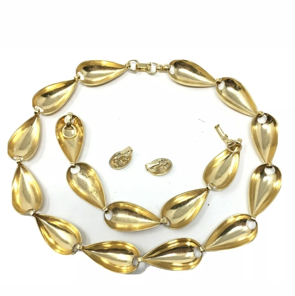 Trifari | Jewelry | Vintage Trifari Parure Necklace Set | Poshmark